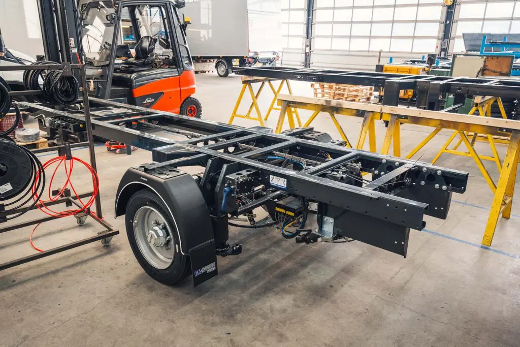 BE-Combi tilt de montage van voertuigopbouw naar hoger niveau • TTM.nl