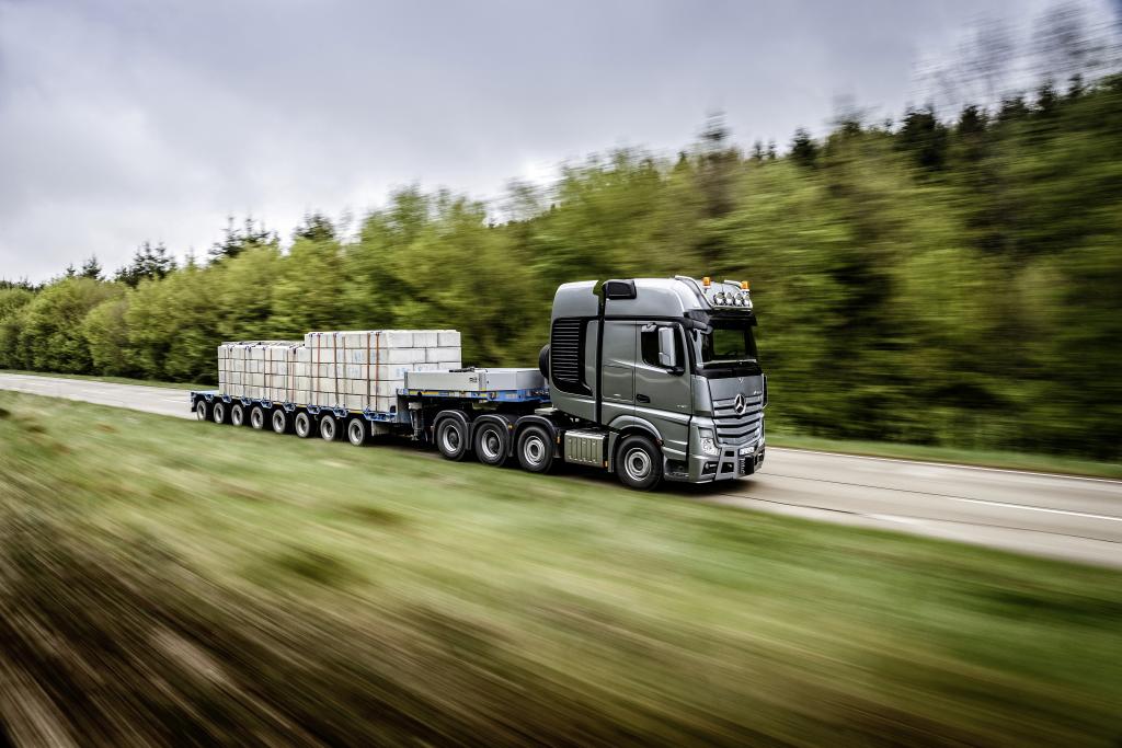 Foto’s: Rijden met de nieuwe Actros en Arocs SLT • TTM.nl