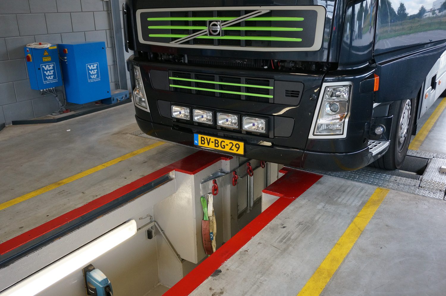 Autec-VLT neemt Van Leeuwen Test Systems over • TTM.nl