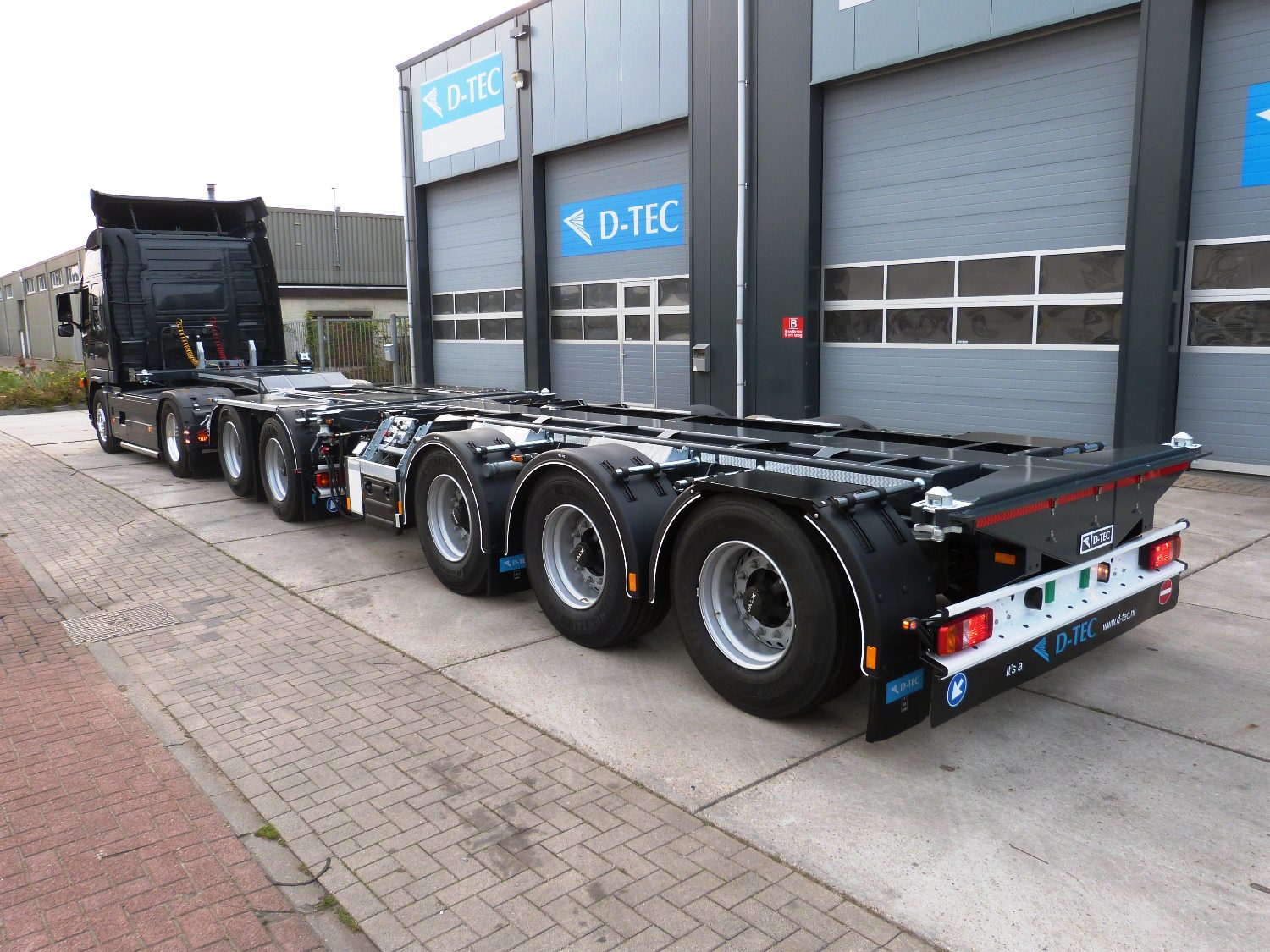 Nieuwe Combitrailer van D-TEC op IAA • TTM.nl