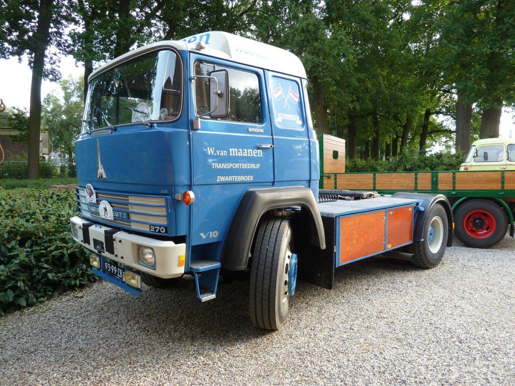 Foto’s: oldtimer trucks en ballonnen in Barneveld • TTM.nl