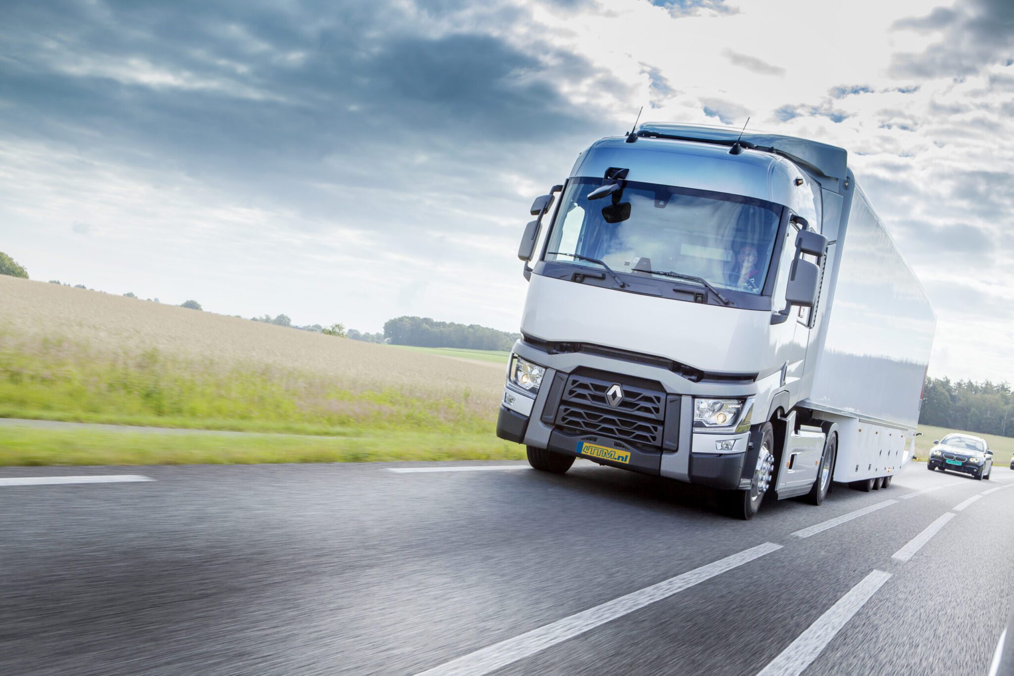 Test Renault Trucks T 430 4x2 Euro 6 Sleepercab • TTM.nl