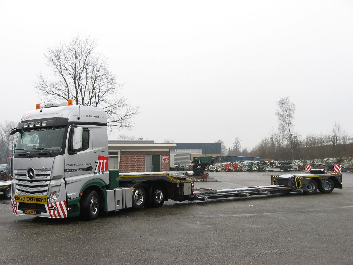 Nieuwe Recker dieplader voor Zwaar Transport Twente • TTM.nl