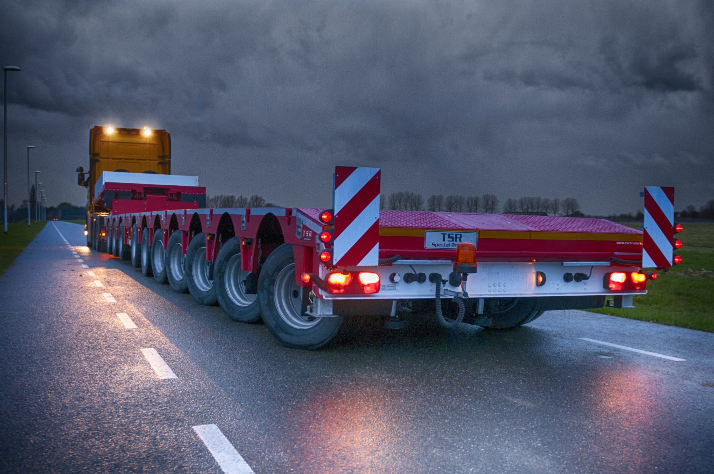 Foto’s: TSR levert 10-asser van 120 ton • TTM.nl