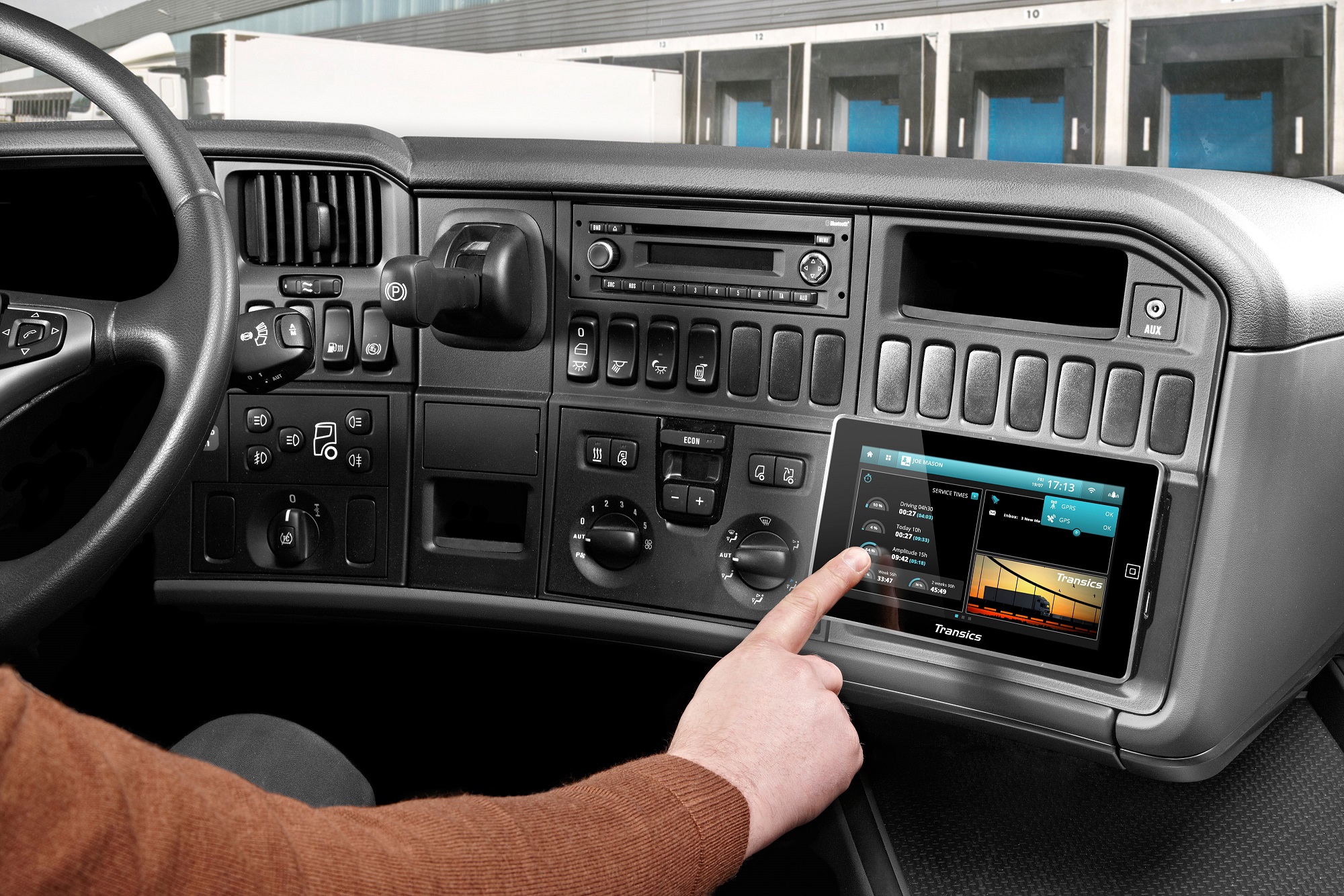 Transics presenteert nieuwe TX120-SKY • TTM.nl