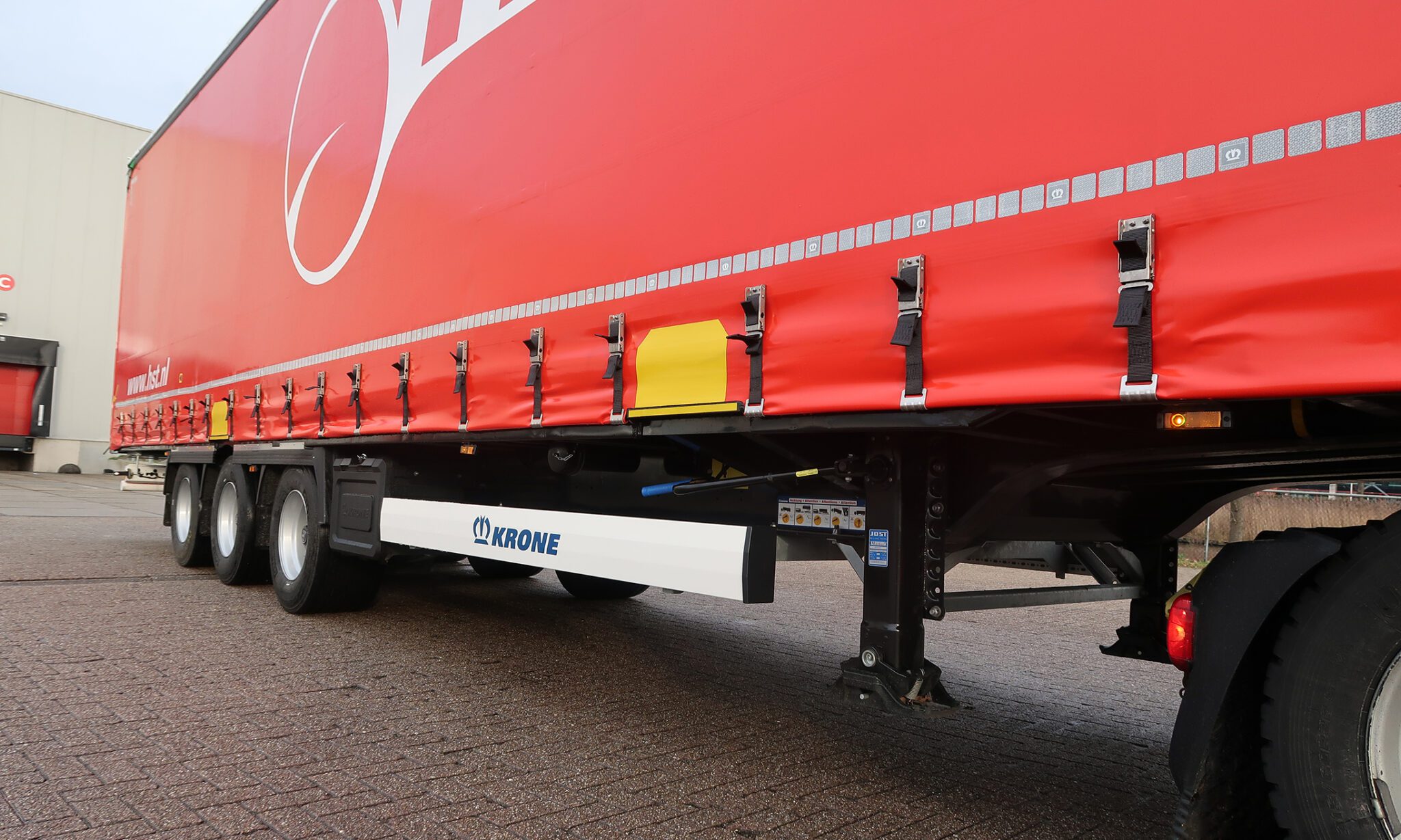 Foto's: 54 Krone trailers voor HST Groep • TTM.nl