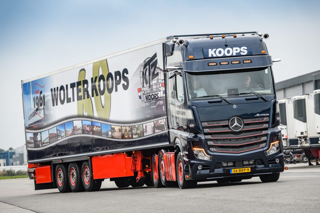 Foto's: Wolter Koops viert 60 jaar met nieuwe Actros • TTM.nl