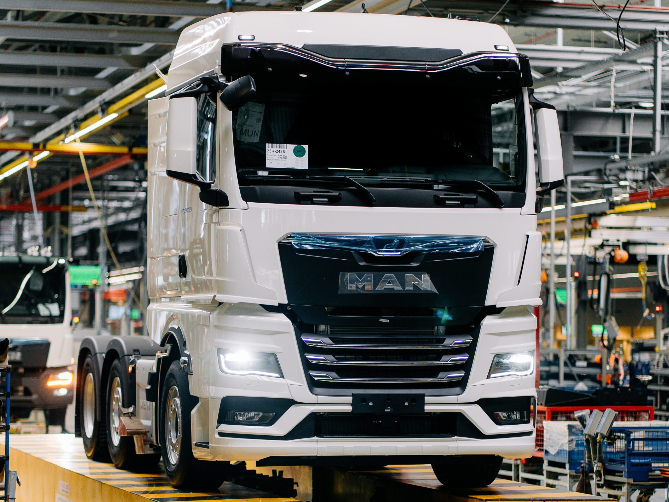 VIDEO - MAN-fabriek in Krakau na omvangrijke uitbreiding heropend • TTM.nl