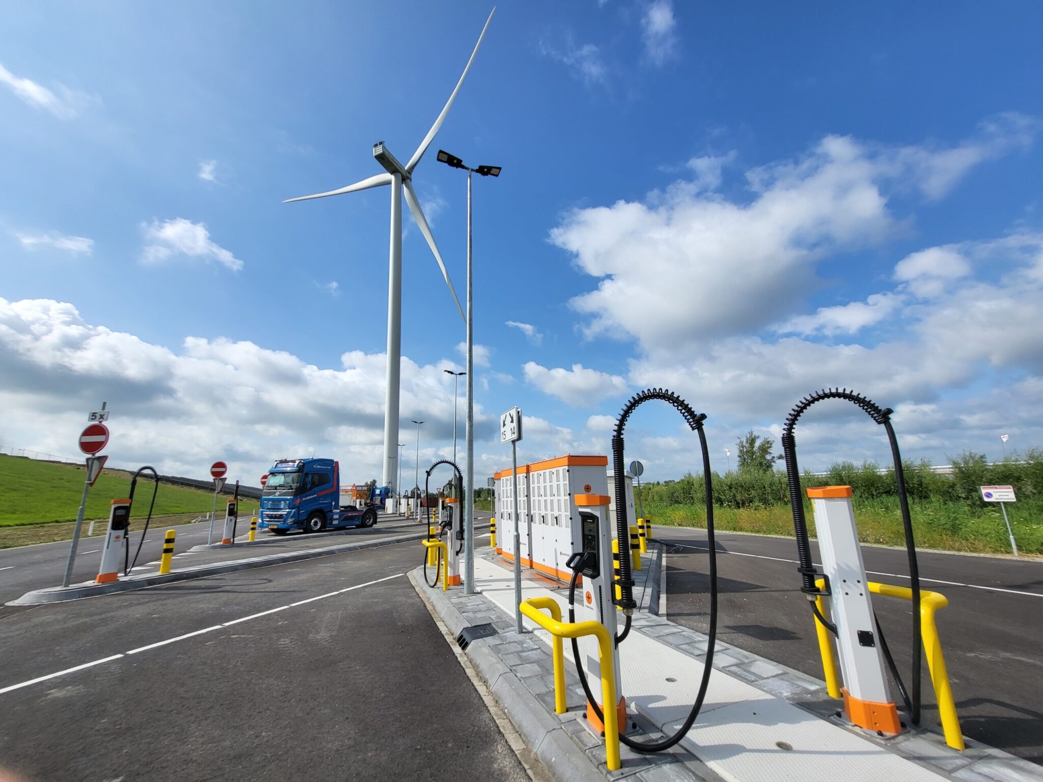 Alles over laadinfrastructuur! - online magazine nu op TTM.nl! • TTM.nl