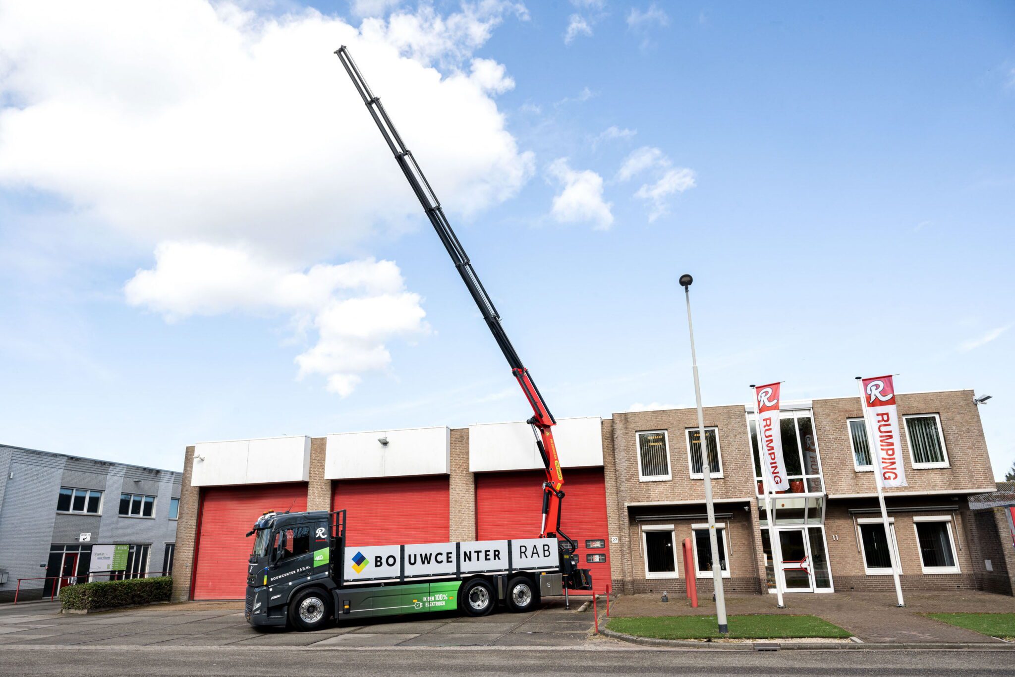 Rumping levert bouwmaterialen elektrisch met Volvo FM Electric • TTM.nl