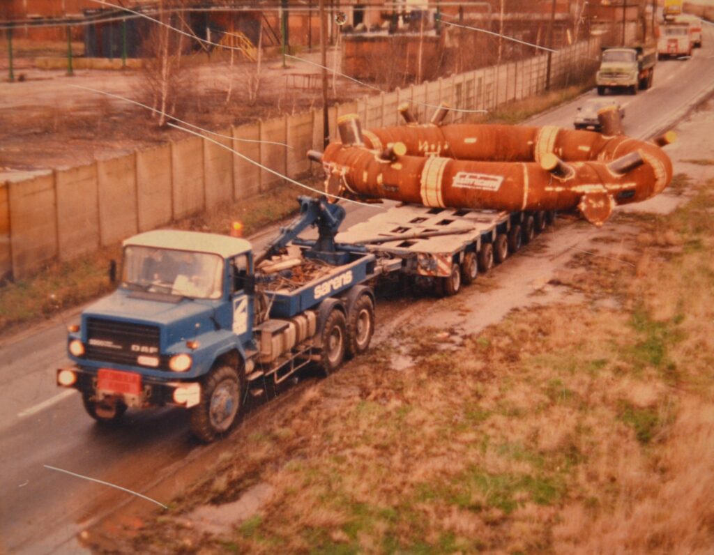 Garage De Plecker-Pauwels restaureert oldtimer DAF-trekker voor Sarens ...