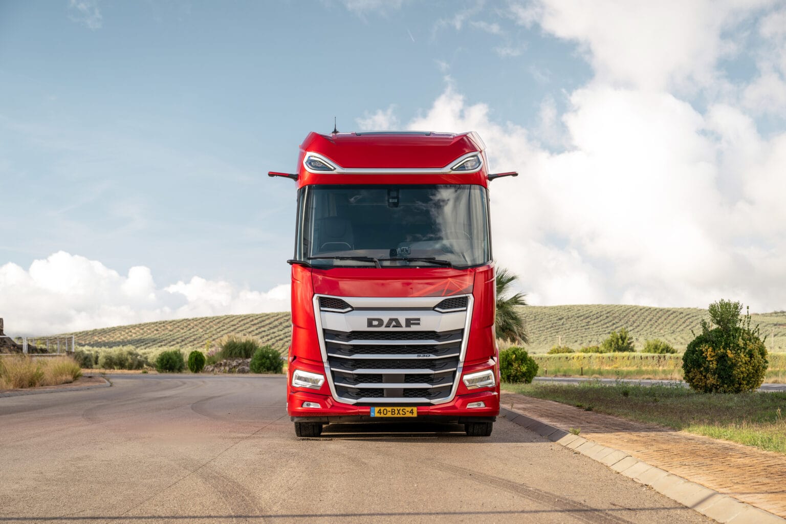 Rijden met de allernieuwste - rode - DAF's • TTM.nl