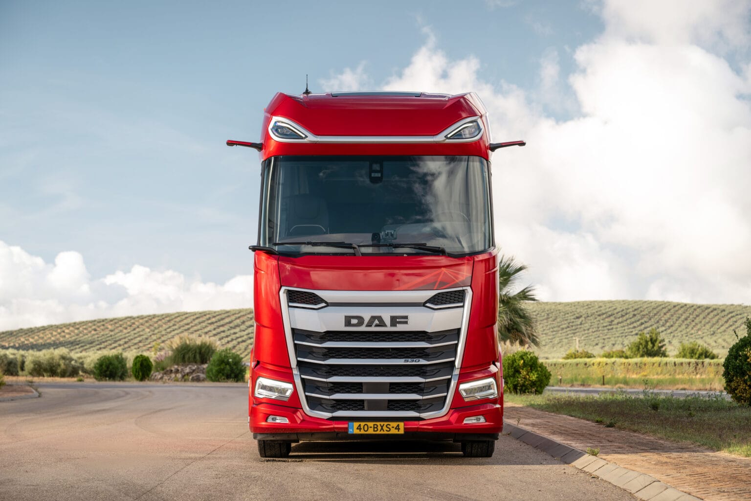 Rijden met de allernieuwste - rode - DAF's • TTM.nl