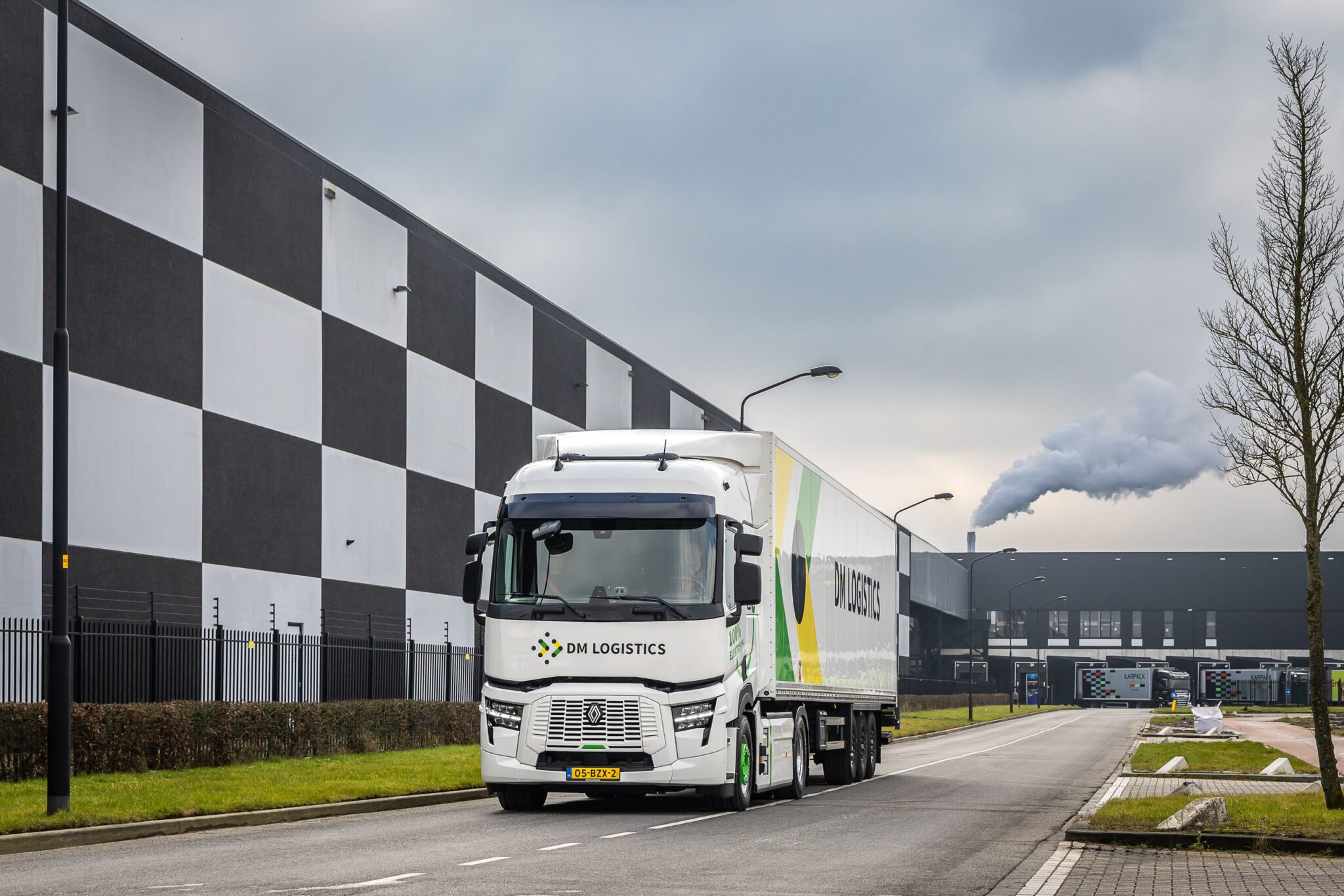 DM Logistics trotseert ZE-zones met twee Renault Trucks E-Tech T • TTM.nl
